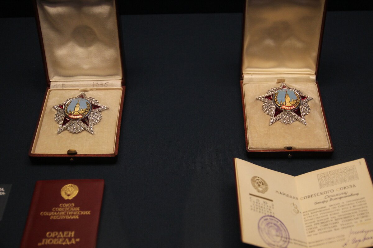 Orders of Victory V and X of Joseph Stalin | Medals of Asia