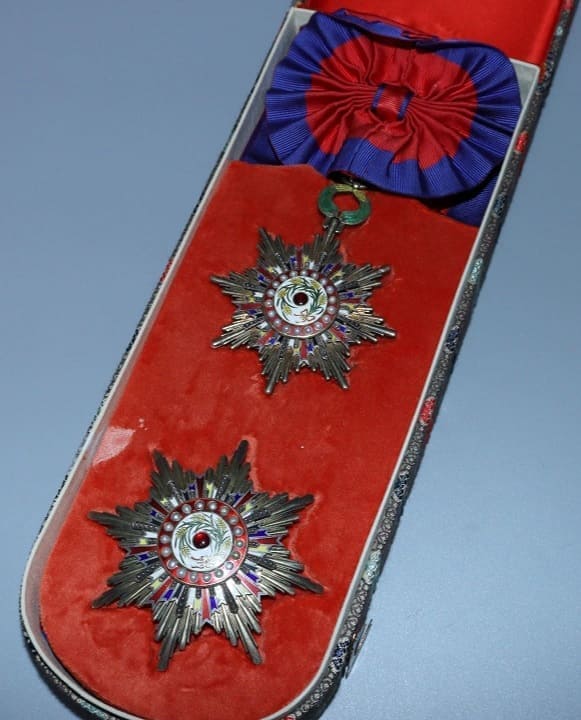 2nd class Orders of Precious Brilliant Golden Grain/二等寳光嘉禾勲章 | Medals ...