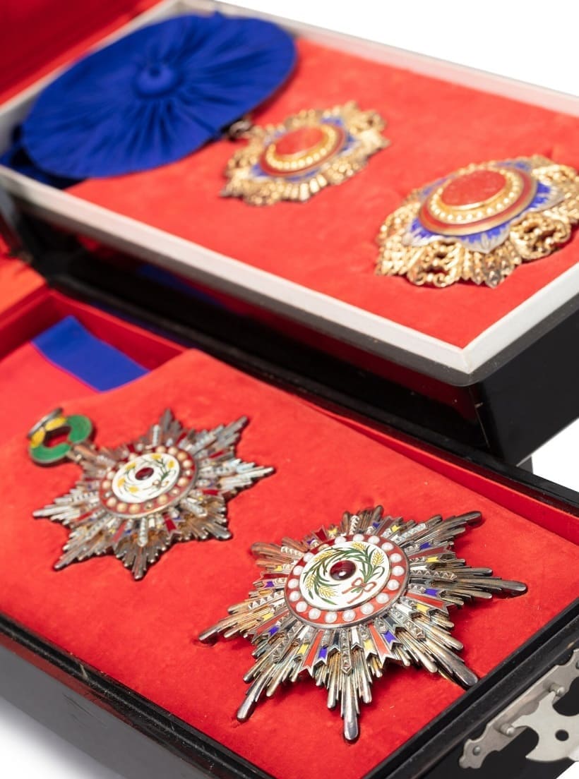 2nd class Orders of Precious Brilliant Golden Grain/二等寳光嘉禾勲章 | Medals ...