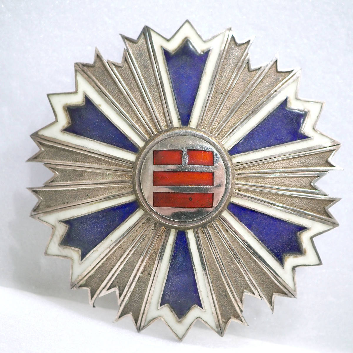 2nd class Orders of the Eight Trigrams | Medals of Asia
