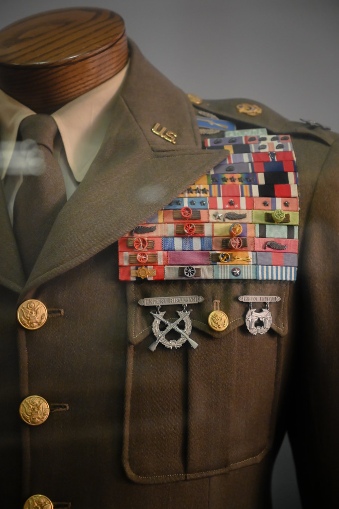 Order of the Paulownia Flowers (and other awards) of General Douglas ...