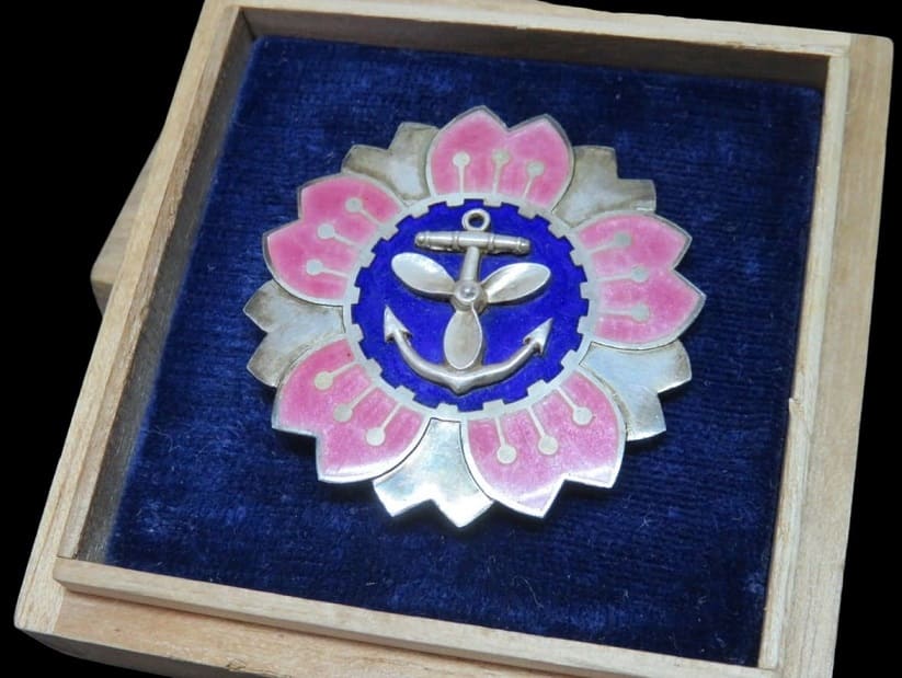 Kure Naval Arsenal Long Service Badges/呉海軍工廠勤続章 | Medals of Asia