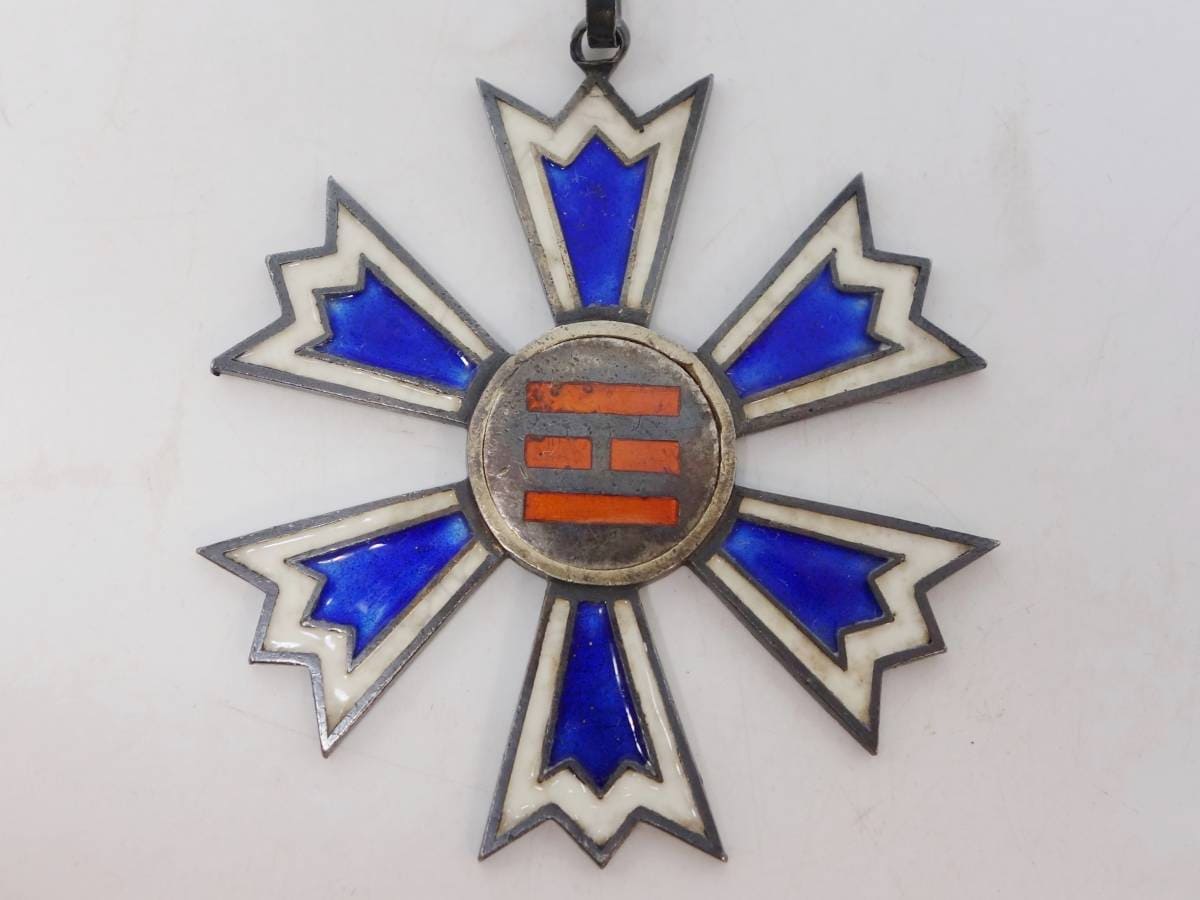 3rd class Orders of the Eight Trigrams | Medals of Asia