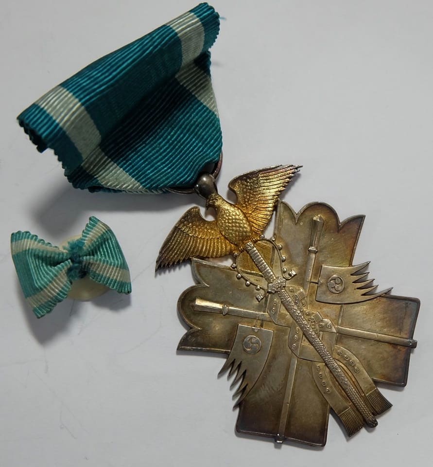 7th class Golden Kite "Triangle Wing" issued for the Siege of Tsingtao ...