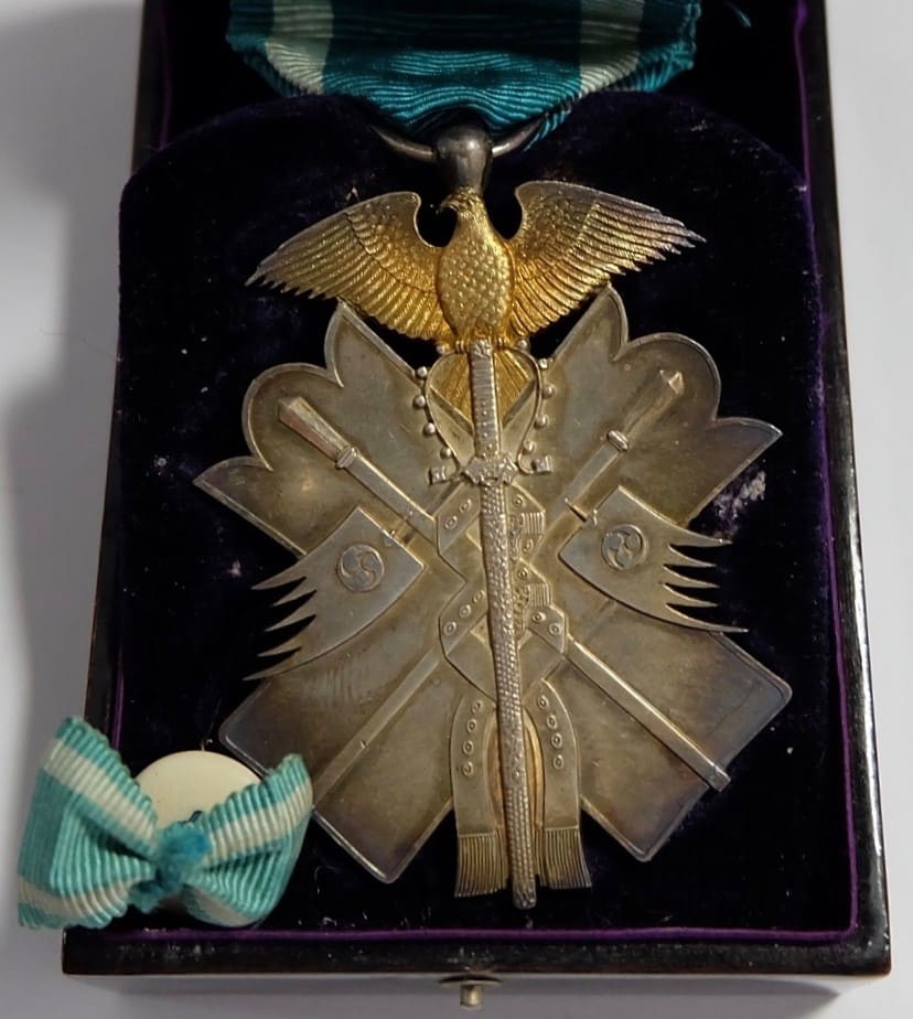 7th class Golden Kite "Triangle Wing" issued for the Siege of Tsingtao ...