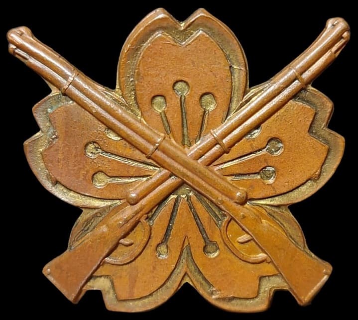 Army Marksmanship Badges made by Munitions Manufacturing Co., Ltd./軍需品 ...