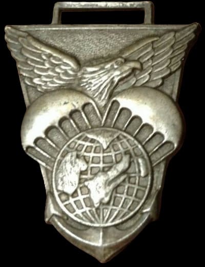 Great East Asian War Commemorative Badges and Watch Fobs/大東亜戦争記念章 ...
