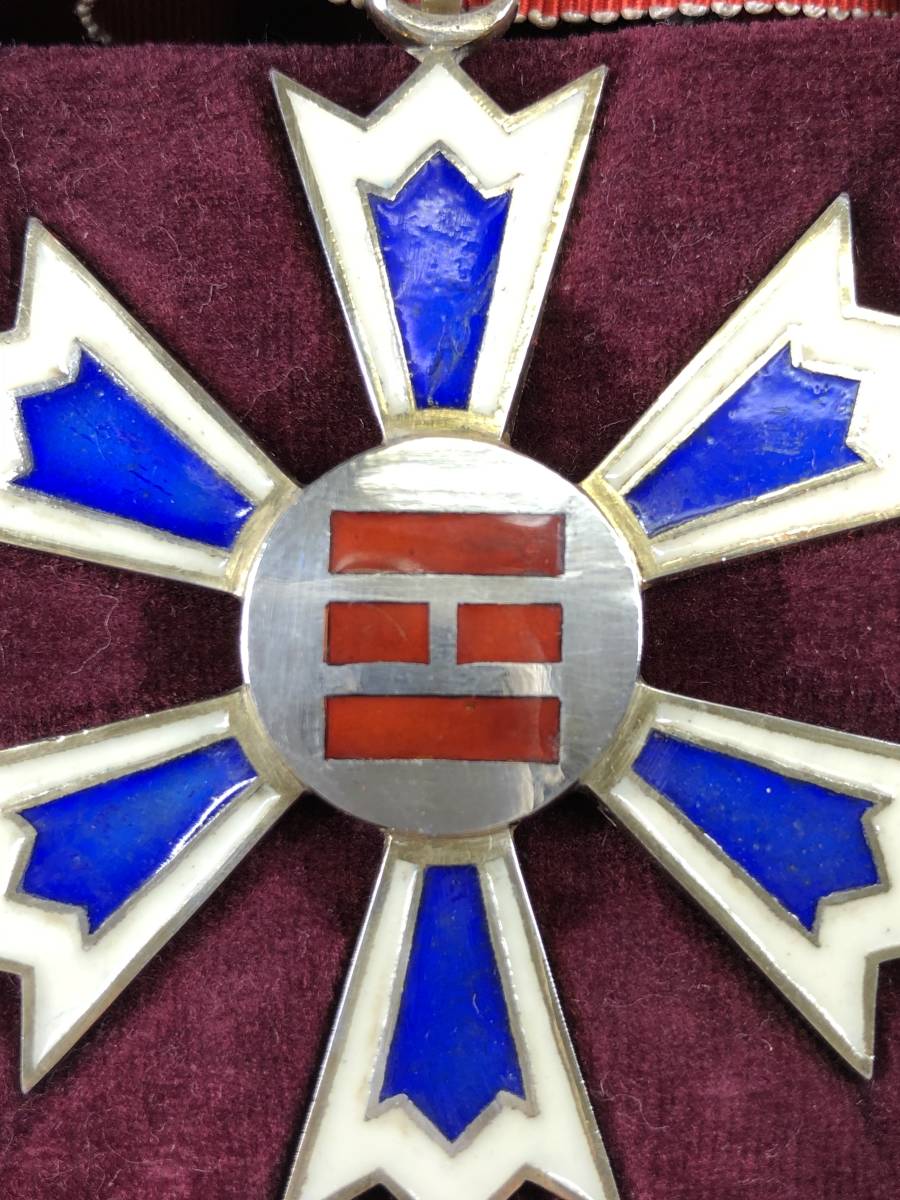 3rd class Orders of the Eight Trigrams | Medals of Asia