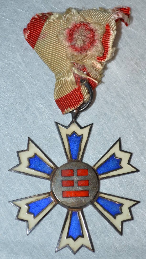 4th class Orders of the Eight Trigrams | Medals of Asia