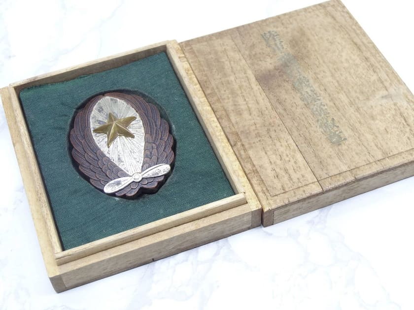 Japanese Pilot Badge of Satoshi Nakano | Medals of Asia