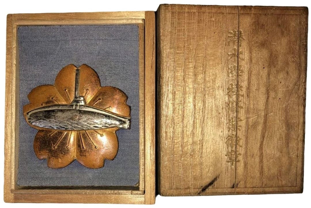 "Wide Hook" variation of Japanese Submariner Badge | Medals of Asia