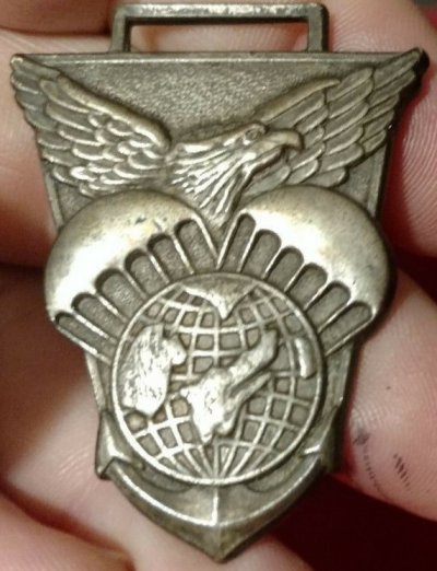 Great East Asian War Commemorative Badges and Watch Fobs/大東亜戦争記念章 ...